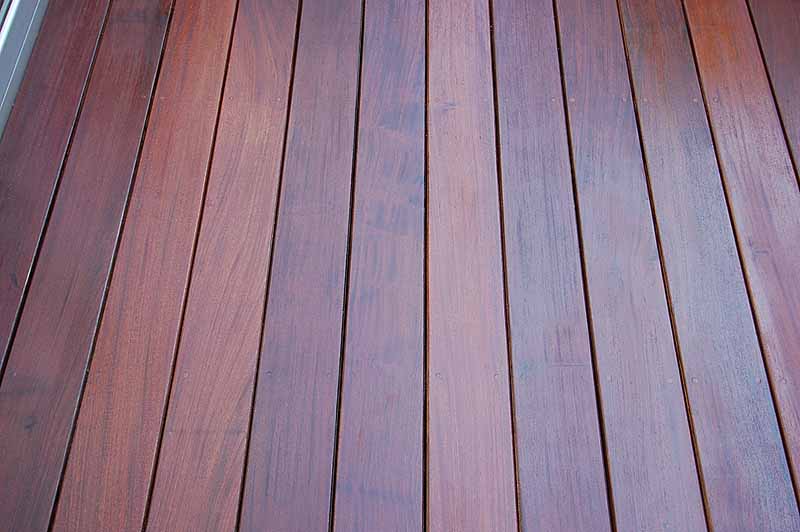 Which Deck Stain Applicator and Tools Should You Use?